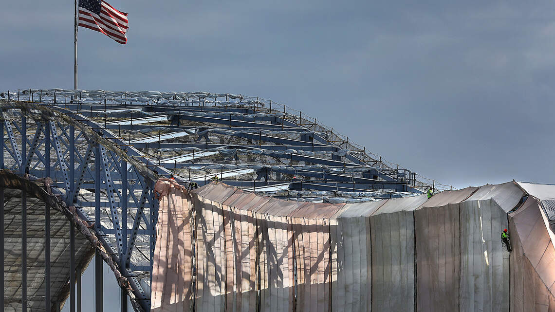 Blue bridge unwrapped for Lower Columbia Basin wind advisory | Tri-City ...