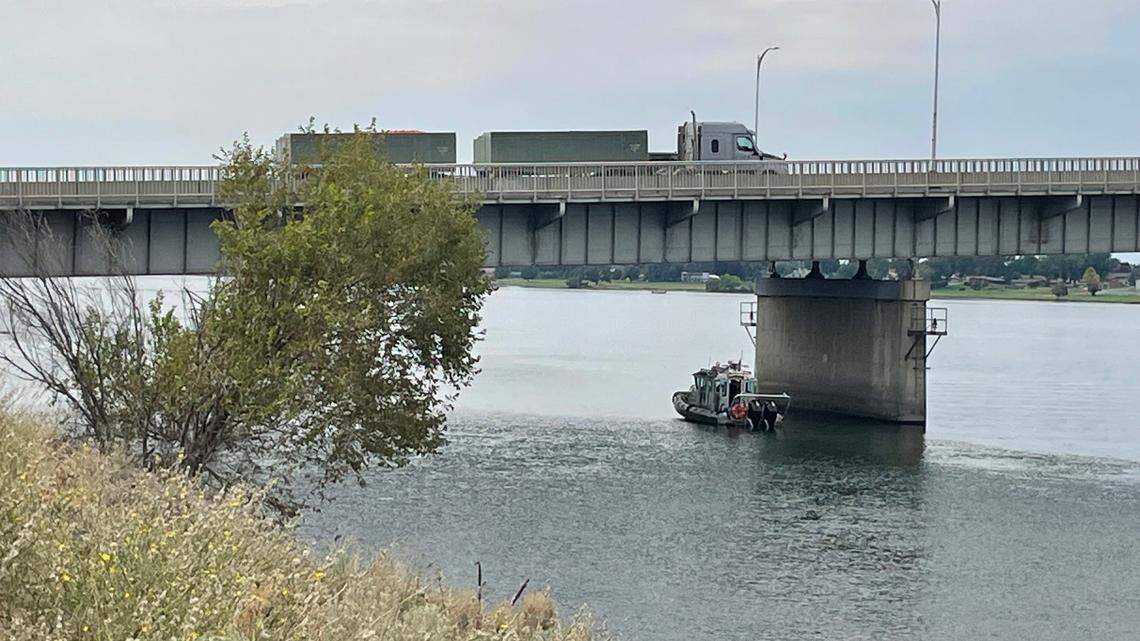 Body found in river under the blue bridge at Columbia Park | Tri-City ...