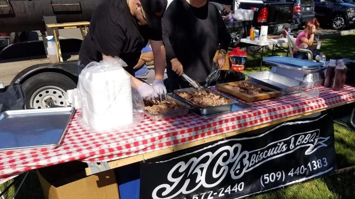 KC’s Biscuits and BBQ opens in Kennewick food truck pod | Tri-City Herald