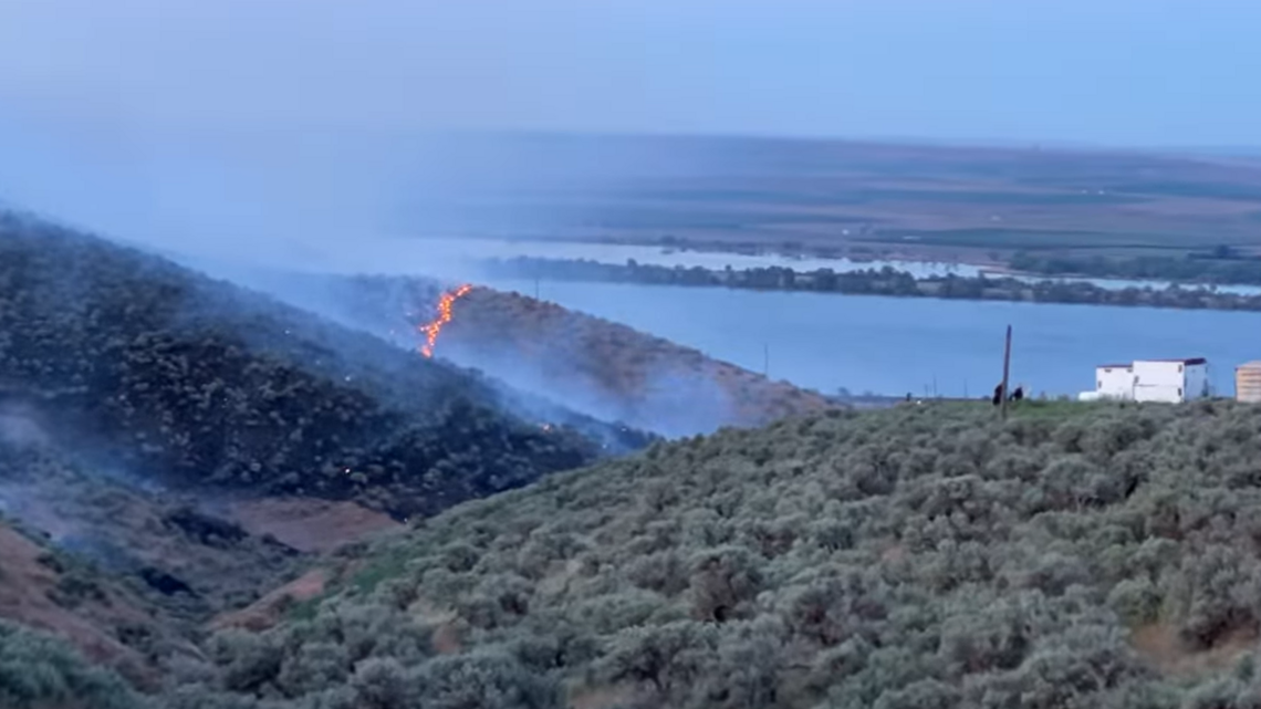Finley Road fire burns 77 acres south of Kennewick WA | Tri-City Herald
