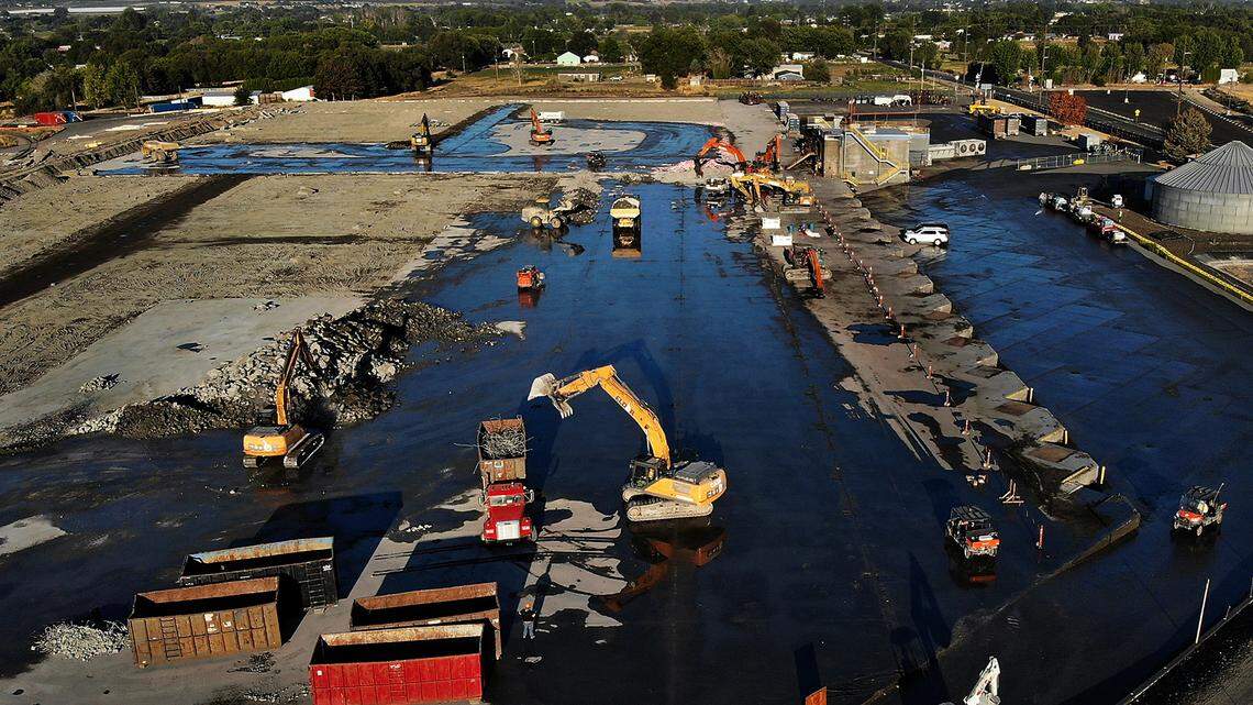 Cleanup work continues at charred massive warehouse in Finley, WA | Tri ...