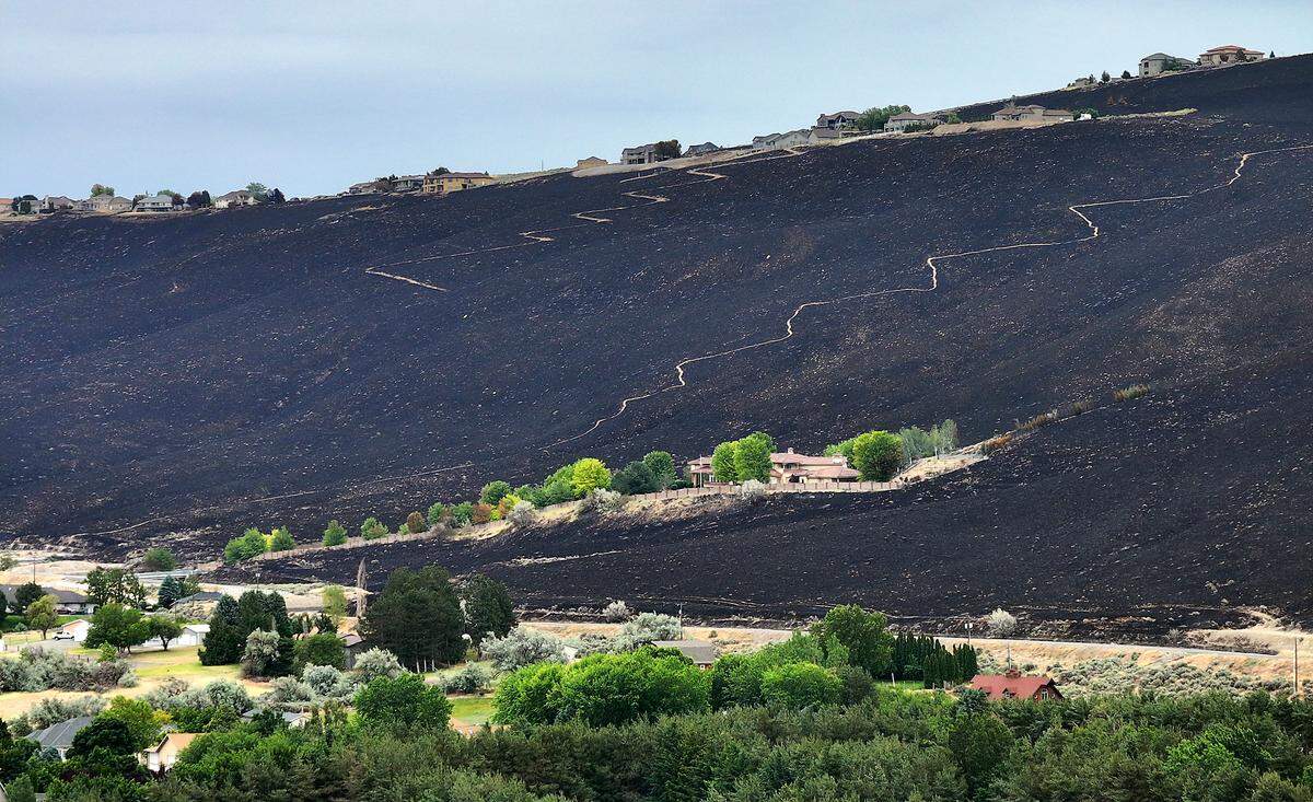 Tri-Cities wildfire monitored after weekend blaze | Tri-City Herald