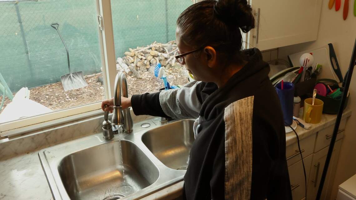Neighbors struggle low water pressure at Pasco mobile home park | Tri ...