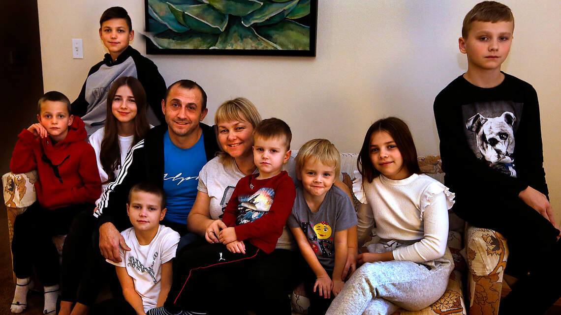 Ukrainian family resettles in Tri-Cities, WA before Thanksgiving | Tri ...