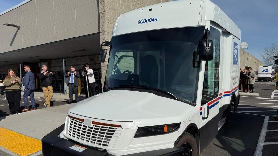 USPS rolls out new style of delivery trucks in Tri-Cities | Tri-City Herald