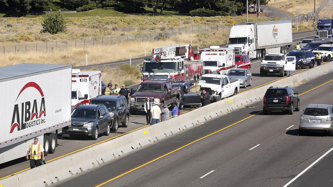 6-car crash on blue bridge in Pasco backs up traffic | Tri-City Herald